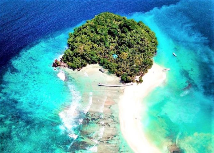 Terjerat Pesona Keindahan Wisata Alam Papua Barat | Indonesia Traveler Terjerat Pesona Keindahan Wisata Alam Papua Barat | Indonesia Traveler
