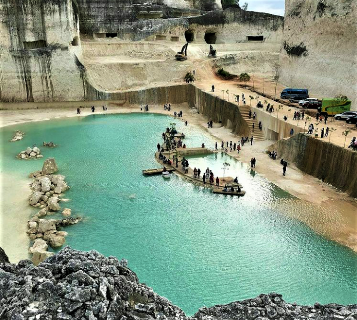 Makin Viral Keindahan di Danau Biru Bukit Jaddih | Indonesia Traveler