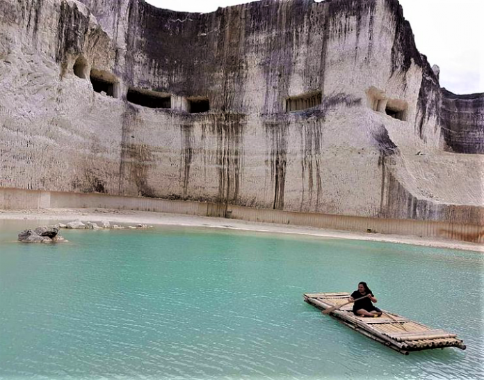 Makin Viral Keindahan di Danau Biru Bukit Jaddih | Indonesia Traveler