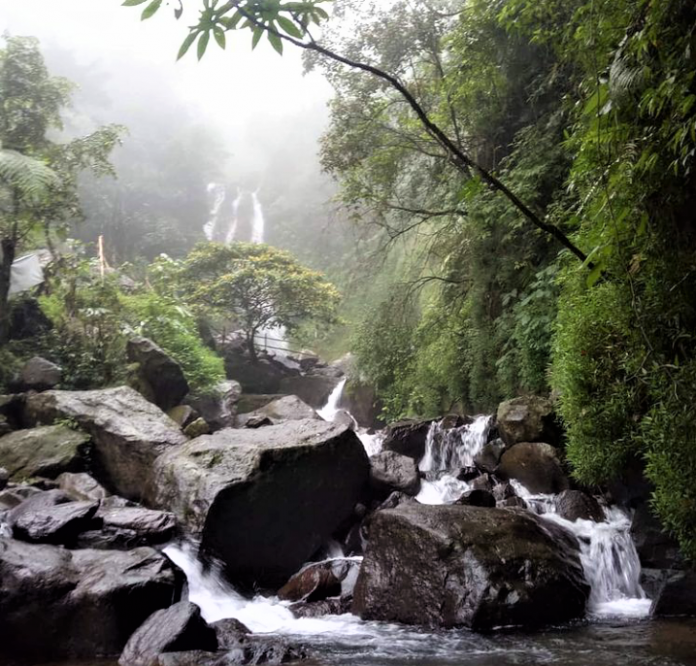 Curug Ciherang, Air Terjun Kekinian yang Seru Abiss!! | Indonesia Traveler