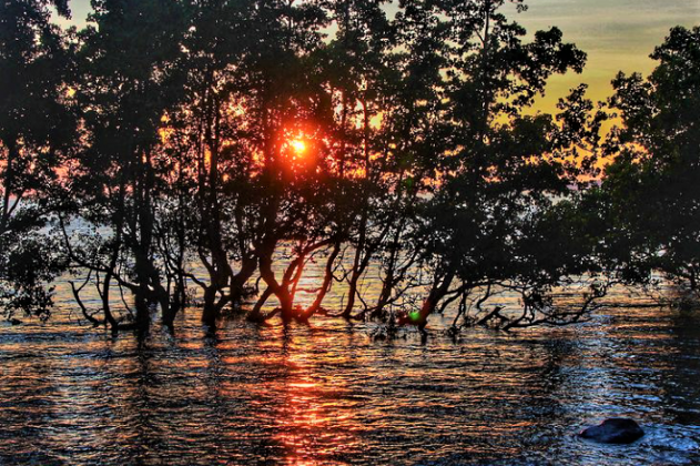 Menyambangi Pulau Manado Tua | Indonesia Traveler